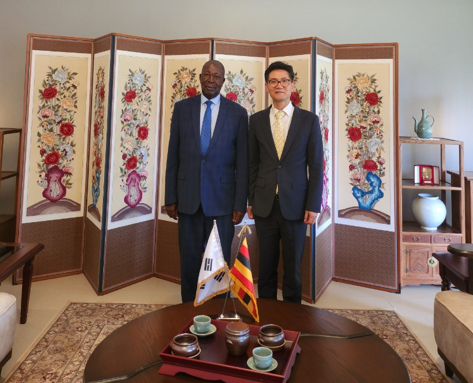 대사, 우간다 교육정책검토위원회(EPRC) 위원장 관저 초청 오찬 상세보기|공관 주요 활동 주우간다 대한민국 대사관